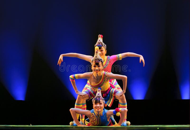 Indian folk dance editorial stock photo. Image of costume - 18371533