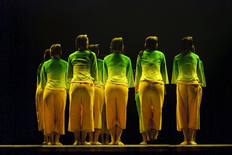 Chinese group dance editorial photography. Image of acrobat - 15918642