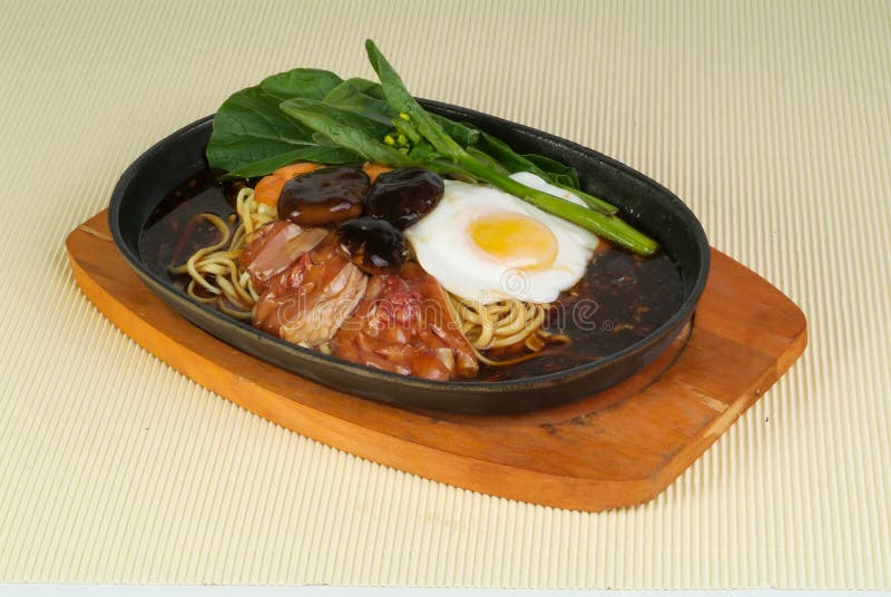 Chinese Food, Sizzling Crispy Noodle Stock Photo - Image of food ...