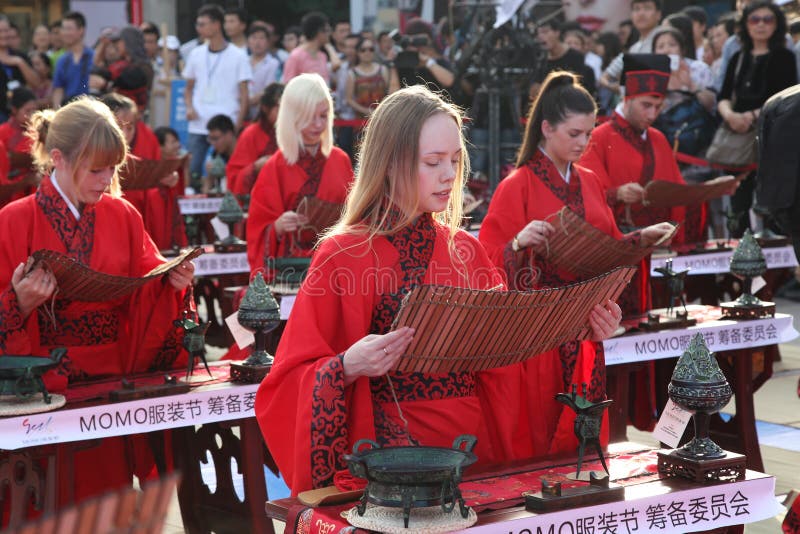 The Chinese and Foreign Students with a Blessing of Hanfu Gathered in ...
