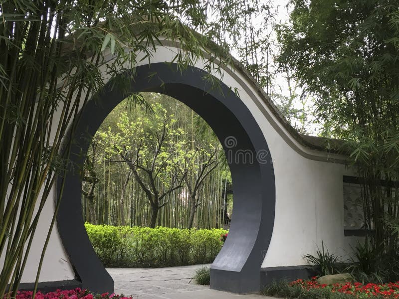 Traditional Moon Gate In Chinese Garden Stock Image - Image of outdoor ...