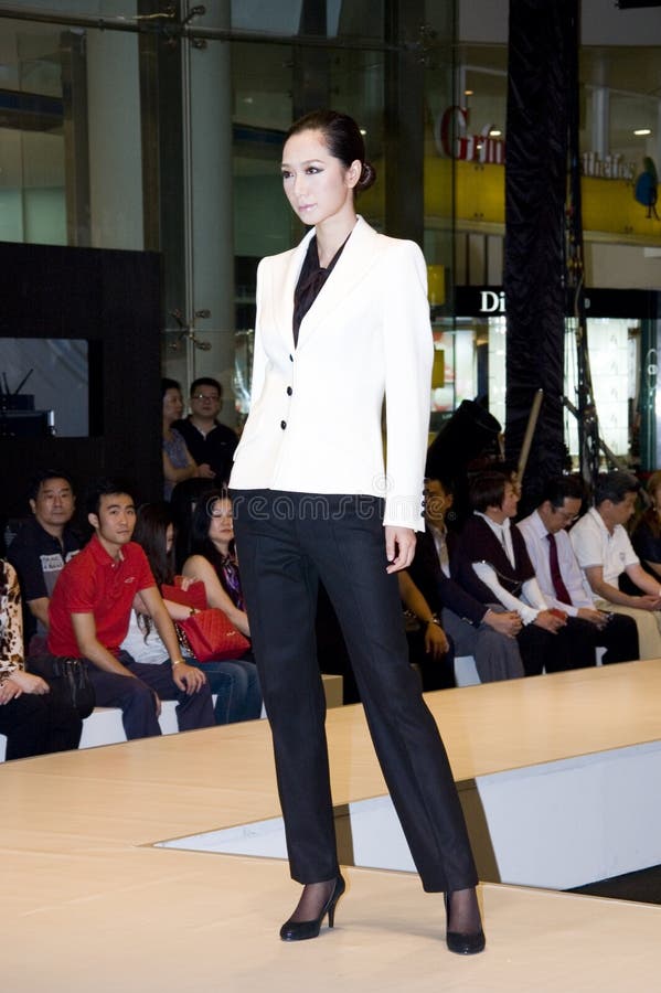 Chinese Models in Shenzhen Fashion Week Editorial Image - Image of ...