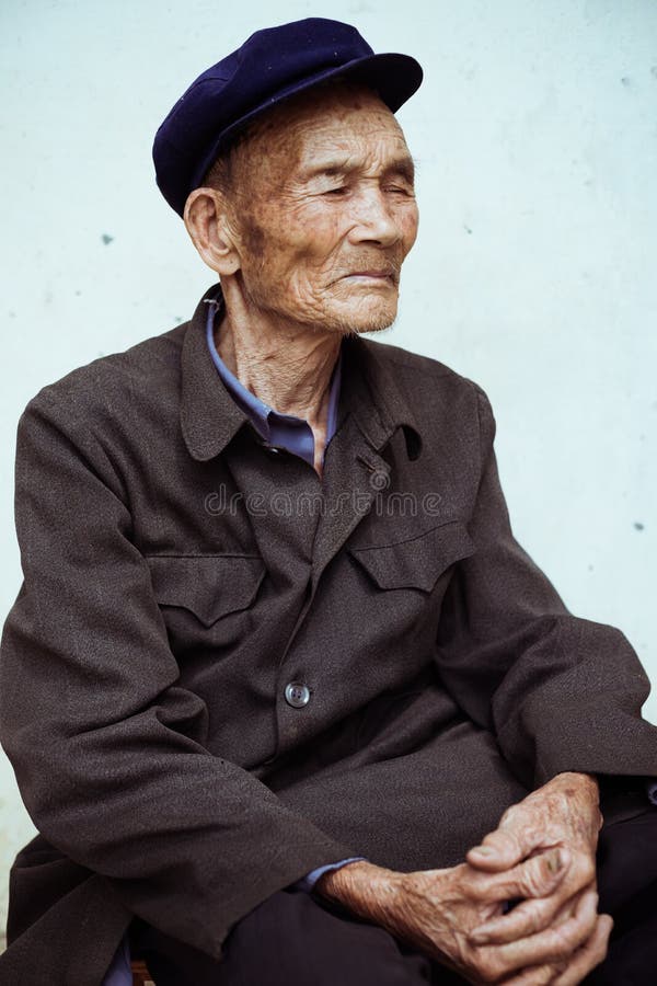 Old Chinese man editorial photography. Image of long - 19784497