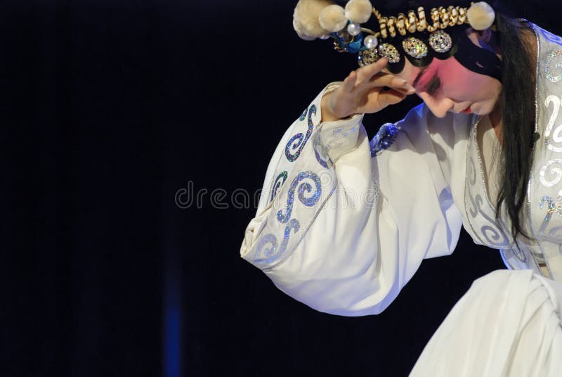 Chinese opera actress editorial image. Image of dance - 18356420