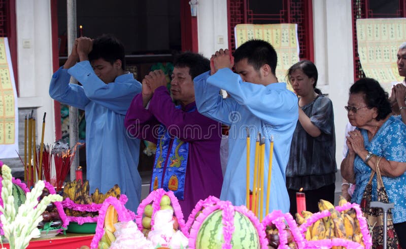 Chinese pray editorial stock photo. Image of ritual, ceremony - 69944538