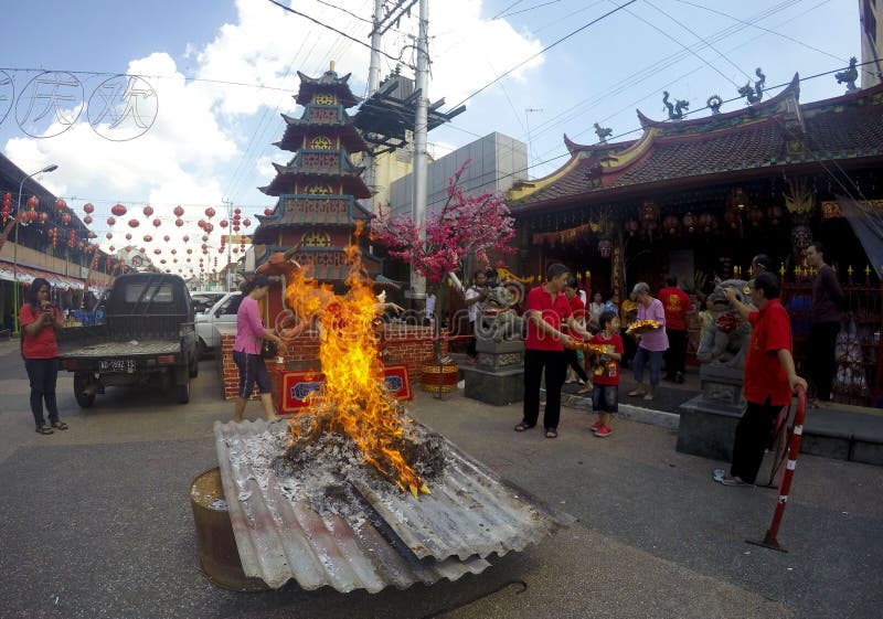 Chinese pray editorial photography. Image of festival - 76540237