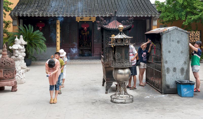 The Chinese Pray at a Monastery Editorial Photo - Image of beautiful ...