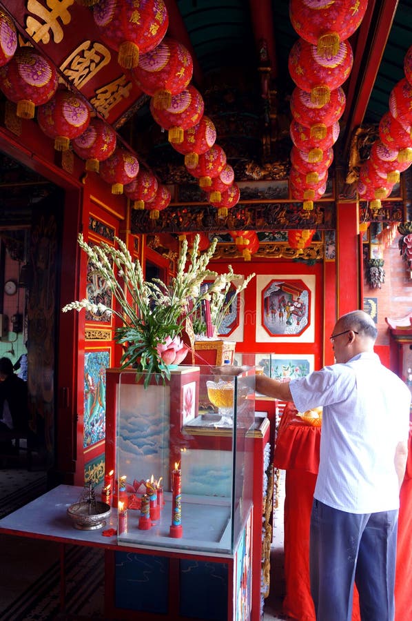 Chinese pray editorial photo. Image of central, city - 49781196