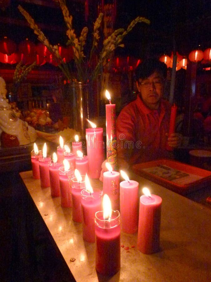 Chinese pray editorial photography. Image of tomb, central - 69786747