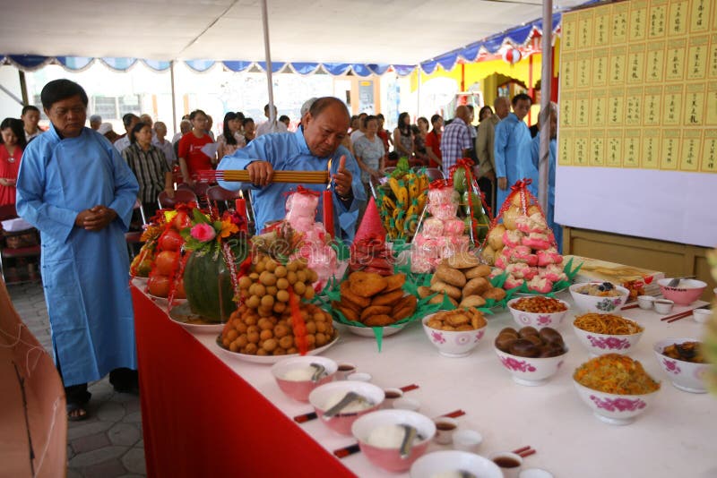 Chinese pray editorial stock image. Image of solo, chinese - 43797314