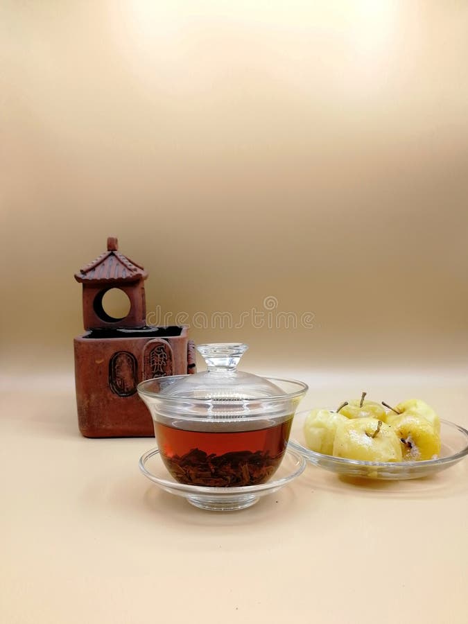 Chinese red tea in gaiwan stock image. Image of fruit - 228975851