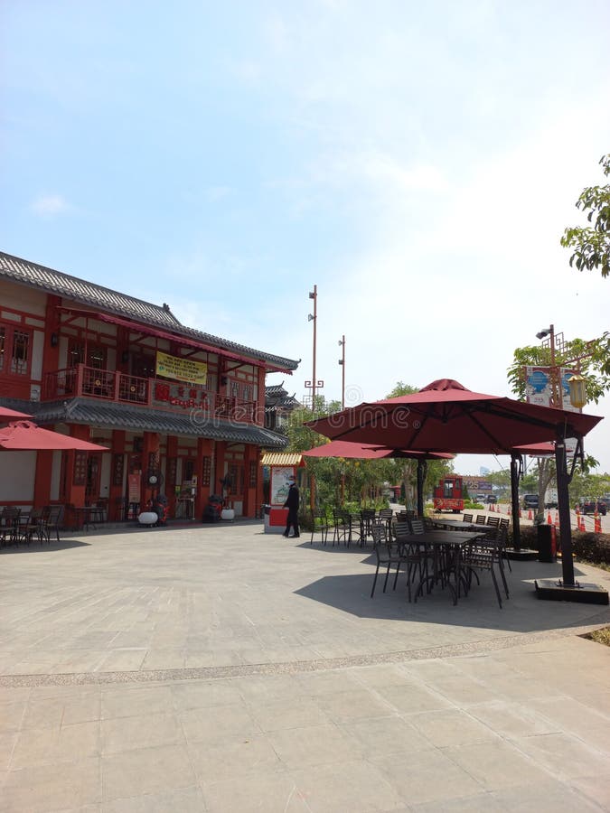 Chinese Restaurant Front Yard Editorial Image - Image of tree, road ...