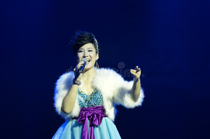 Chinese Singer Ao Cheng Yong Singing, Zhang Min Couple Editorial Image ...