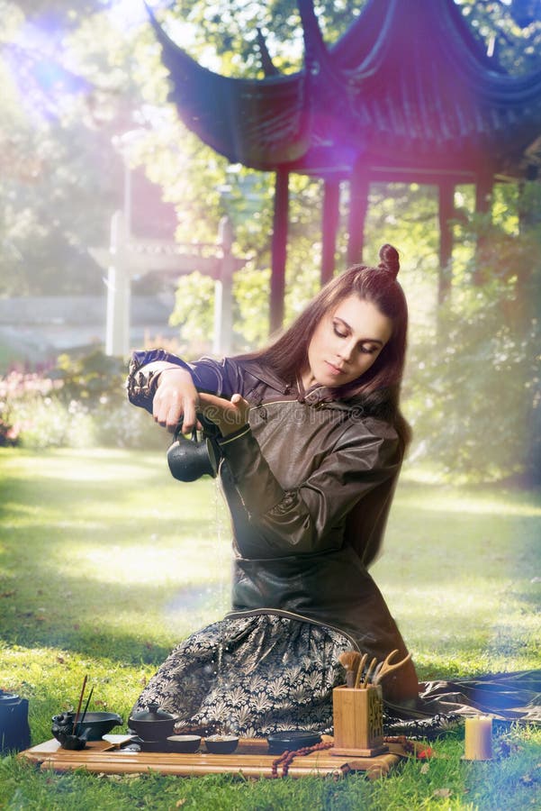 Chinese tea ceremony stock image. Image of holding, bamboo - 58556853