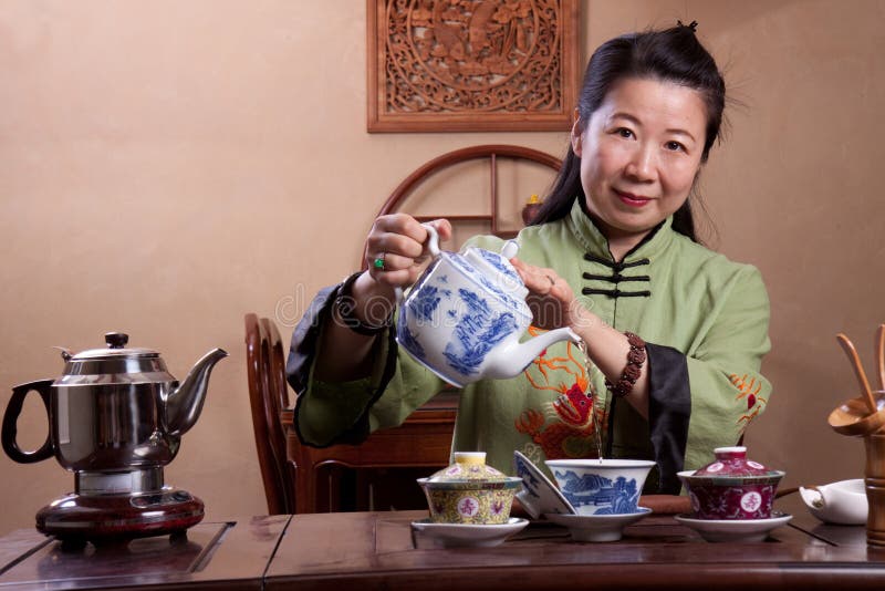 Chinese Tea Lady, Traditionally Dressed Stock Photo - Image of gaiwan ...