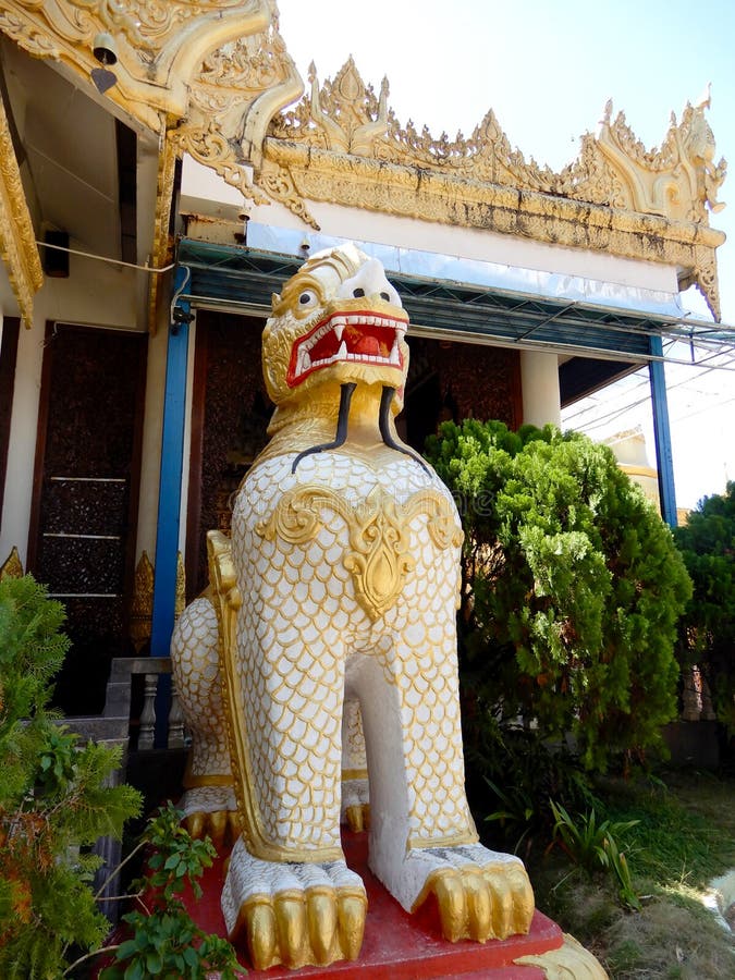 Chinese temple sculptures stock image. Image of asia - 94384285