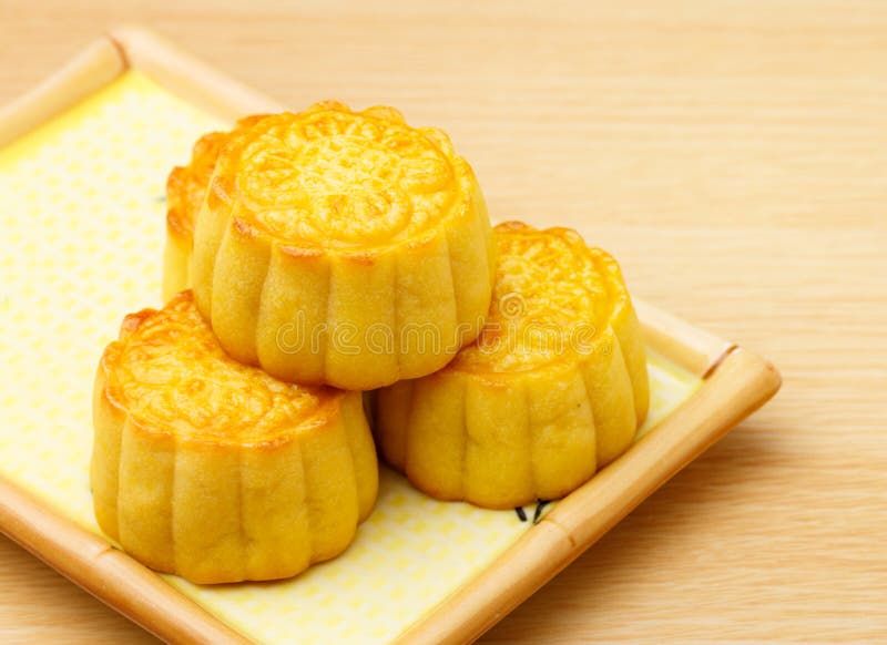 Chinese Traditional Mooncake Stock Photo - Image of moon, plate: 33293512