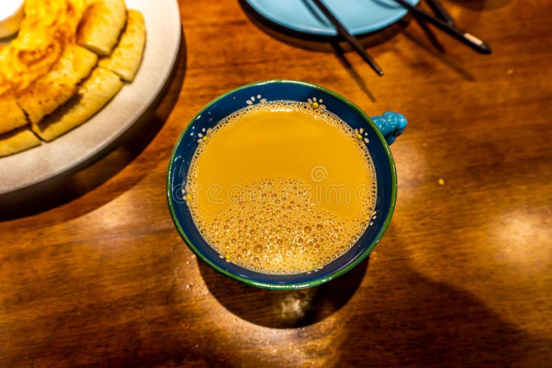 Chinese-Xinjiang-Milch-Tee stockbild. Bild von obenliegend - 134092023