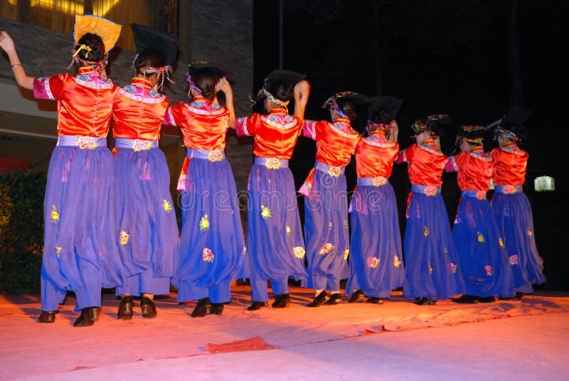 The Chinese Yi dancing editorial photography. Image of dress - 26606647