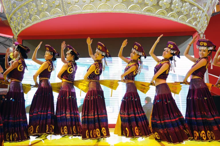 The Chinese Yi Girl Dancing Editorial Stock Image - Image of ancient ...