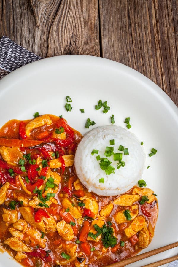 Chinesisches Huhn Mit Gemüse Und Reis Stockfoto - Bild von reis ...
