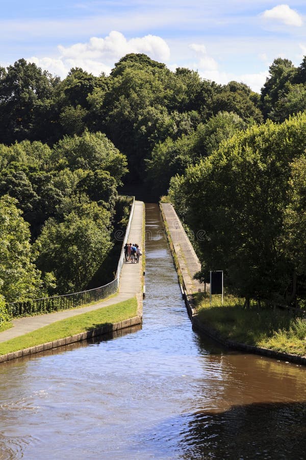 Chirk Aquaduct En Viaduct Op Het Llangollen Kanaal Aan De Grens Van ...
