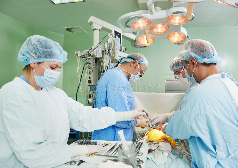 Chirurgisch Team Tijdens Een Hartoperatie Stock Afbeelding - Image of ...