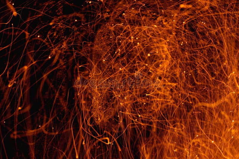 Chispas Del Fuego - Chispas Foto de archivo - Imagen de chispea, brillo ...