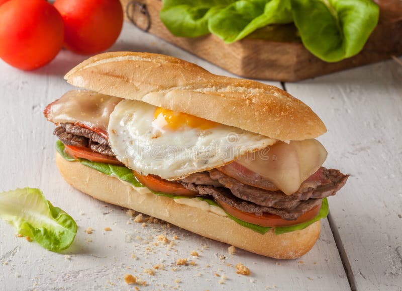 Chivito imagen de archivo. Imagen de pimienta, aceitunas - 81365067