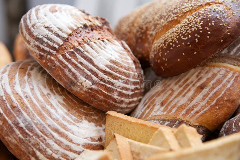 Chleb obraz stock. Obraz złożonej z piekarz, ciepły, odosobniony - 22566957