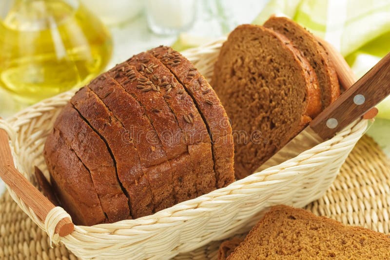 Czarny chleb zdjęcie stock. Obraz złożonej z świeży, gram - 27512454