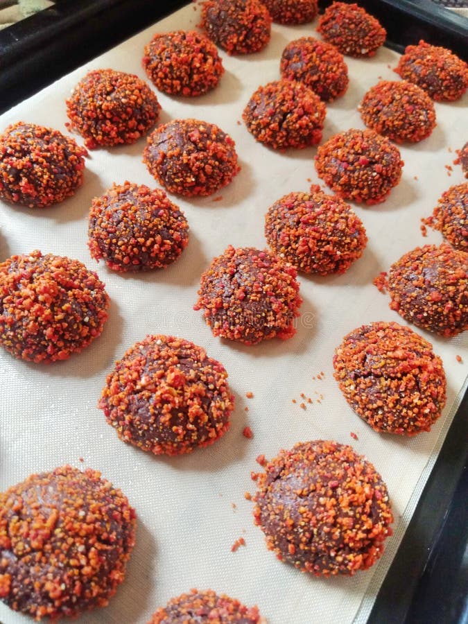 Choco Butternut crinkles stock image. Image of dish - 193529051