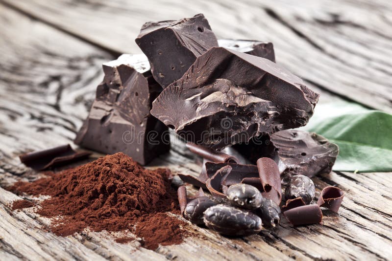 Chocolade En Cacaoboon Over Hout Stock Foto - Image of deel, zwart ...