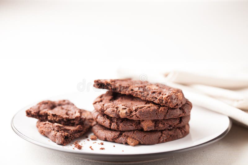 Chocolate Chip Cookies En La Placa Que Es Comida Imagen de archivo ...
