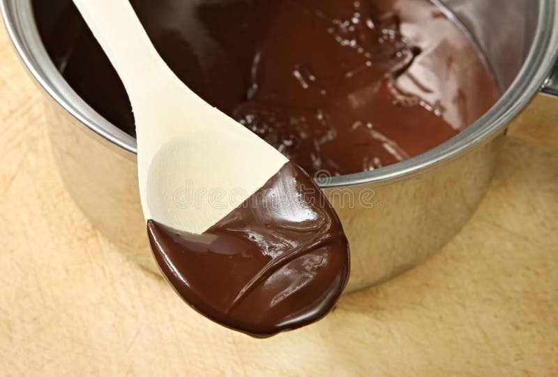 Chocolate derretido imagen de archivo. Imagen de alimento - 3850041