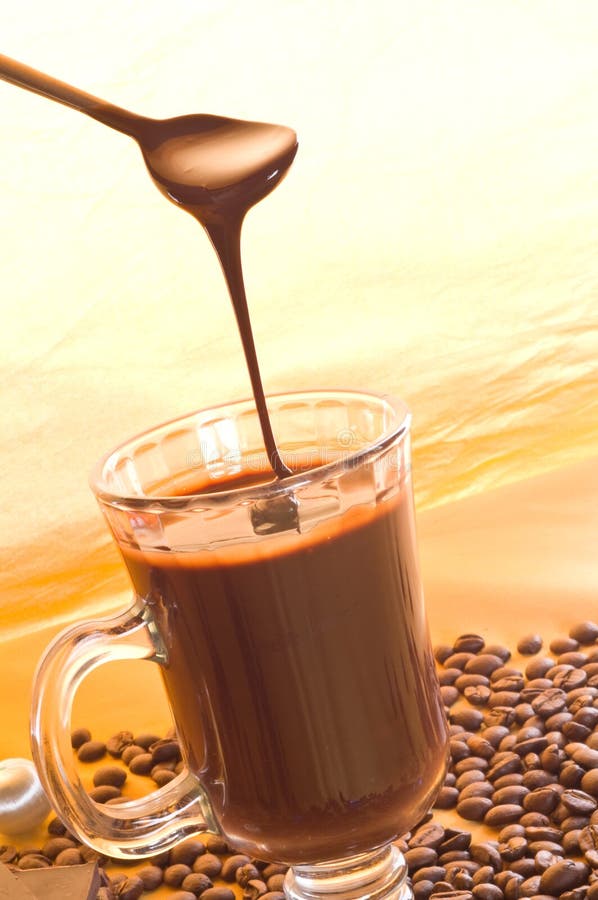 Delicioso Chocolate Líquido En Vaso Foto de archivo - Imagen de cacao ...