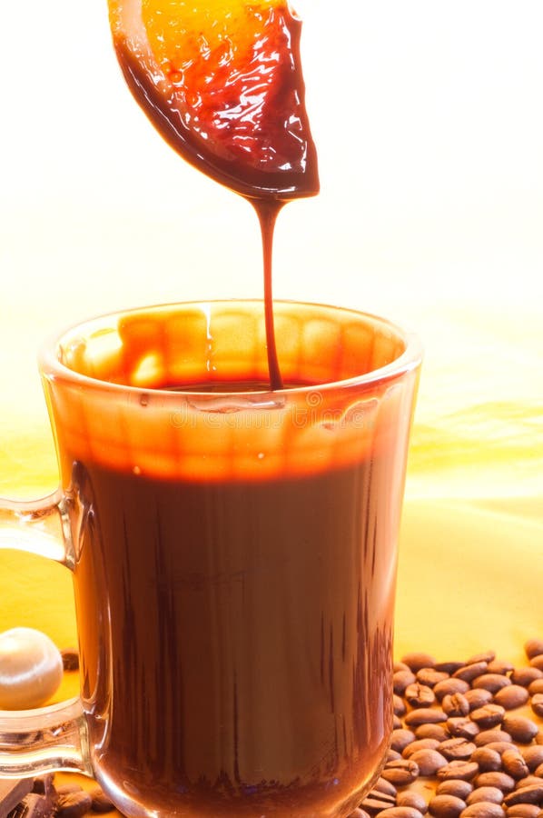 Chocolate Líquido Sabroso Sobre El Vidrio Foto de archivo - Imagen de ...