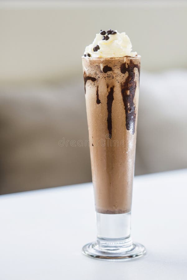 Lindt Chocolate Boutique in Vienna, Austria Editorial Stock Image ...