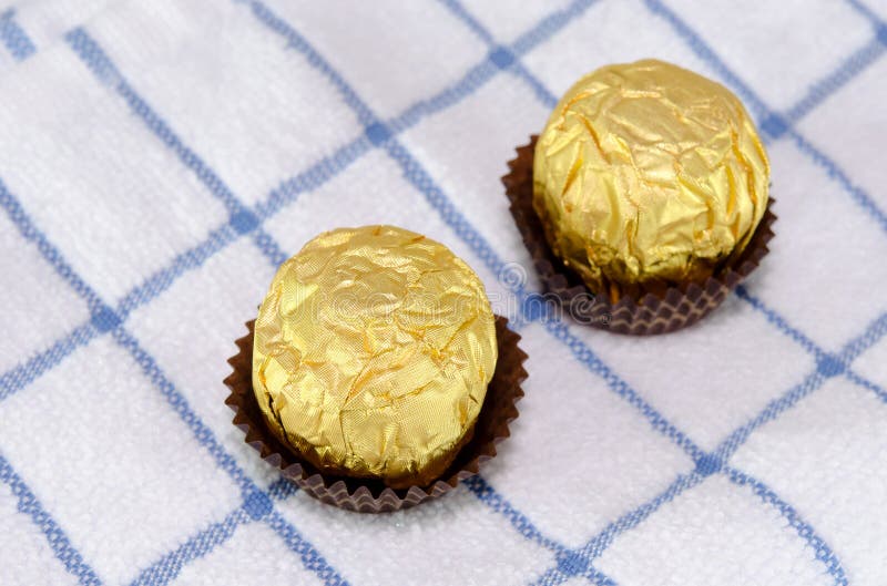 Candy Round Sweet Wrapped Gold Foil Stock Photos - Download 203 Royalty ...