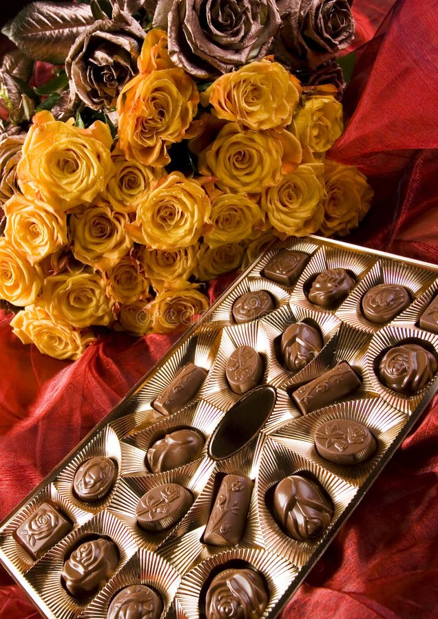 Chocolate y rosas foto de archivo. Imagen de chocolate - 2868398