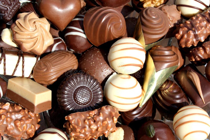 Chocolates Assorted Bolas Dos Doces De Tipos Diferentes De Chocolate Em ...