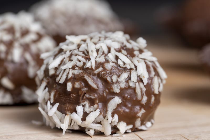 Chocolates Con Relleno Dulce De Coco Imagen de archivo - Imagen de ...