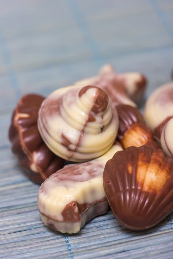 Chocolates Da Concha Do Mar Foto de Stock - Imagem de doces, alimento ...