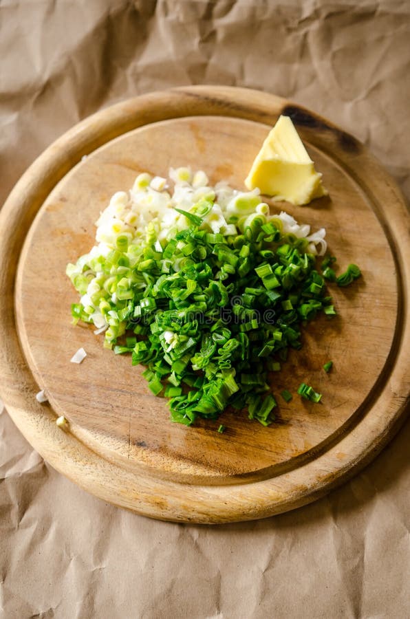 Chopped spring onion stock image. Image of wooden, round - 38663033