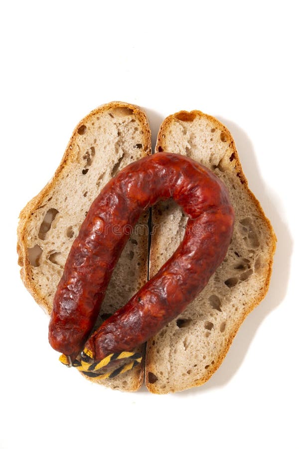 Chorizo y pan tradicional imagen de archivo. Imagen de dieta - 119017627