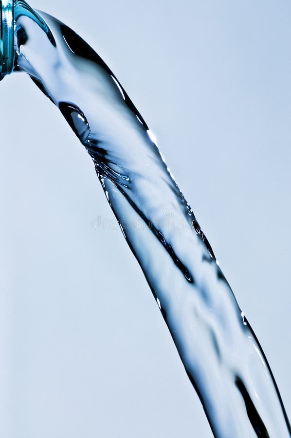 Chorrito Del Agua Sobre Musgo Y De Las Rocas En Las Cascadas De ...