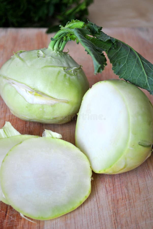 Chou-rave image stock. Image du blanc, manger, pillule - 24075369