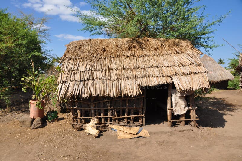 Choza africana del adobe foto de archivo. Imagen de modelo - 4994964