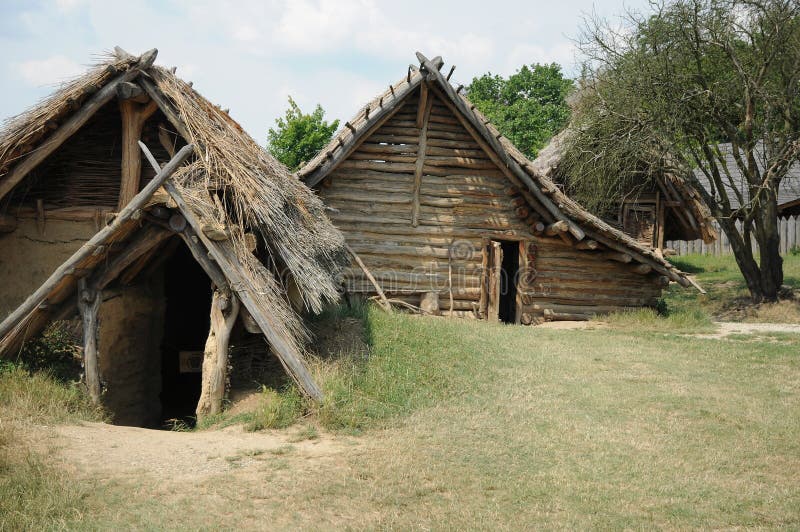Choza de madera foto de archivo. Imagen de chabola, primitivo - 43929842