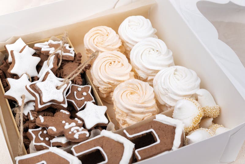Christmas Box with Gingerbreads and Marshmallows. Holiday Sweets Stock ...